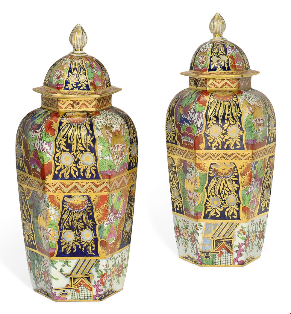 A PAIR OF CHAMBERLAIN'S WORCESTER IMARI-PATTERN TAPERING HEXAGONAL ...