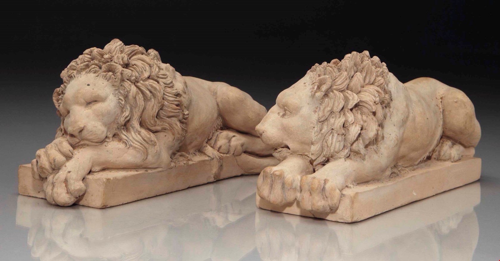 PAIRE DE MODELES EN TERRE CUITE REPRESENTANT DEUX LIONS ALLONGES , D ...