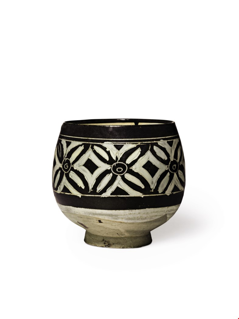 A RARE CIZHOU SGRAFFIATO DEEP BOWL, NORTHERN SONG-JIN DYNASTY (960-1234 ...