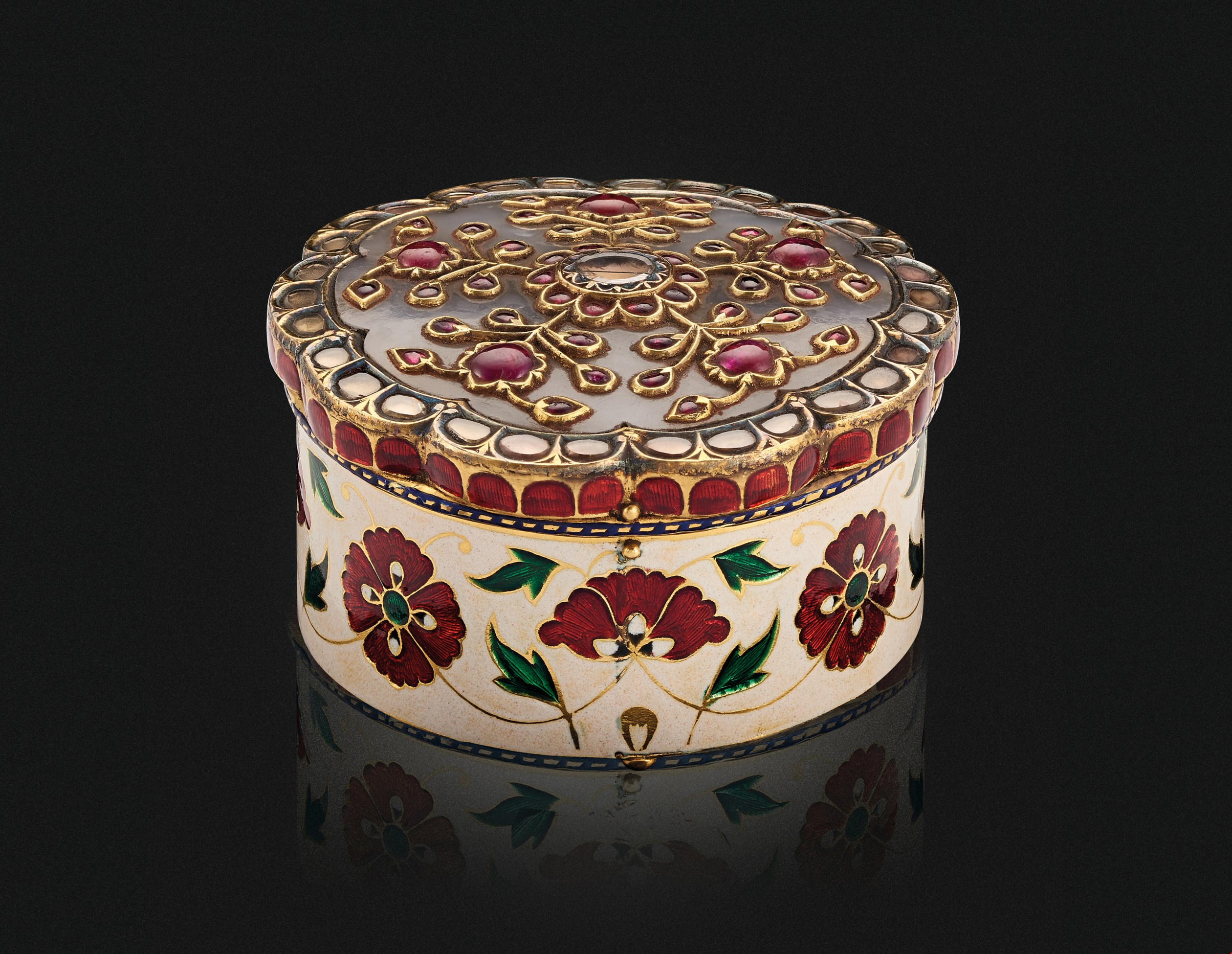 A WHITE ENAMELLED GOLD BOX WITH A GEM SET JADE LID