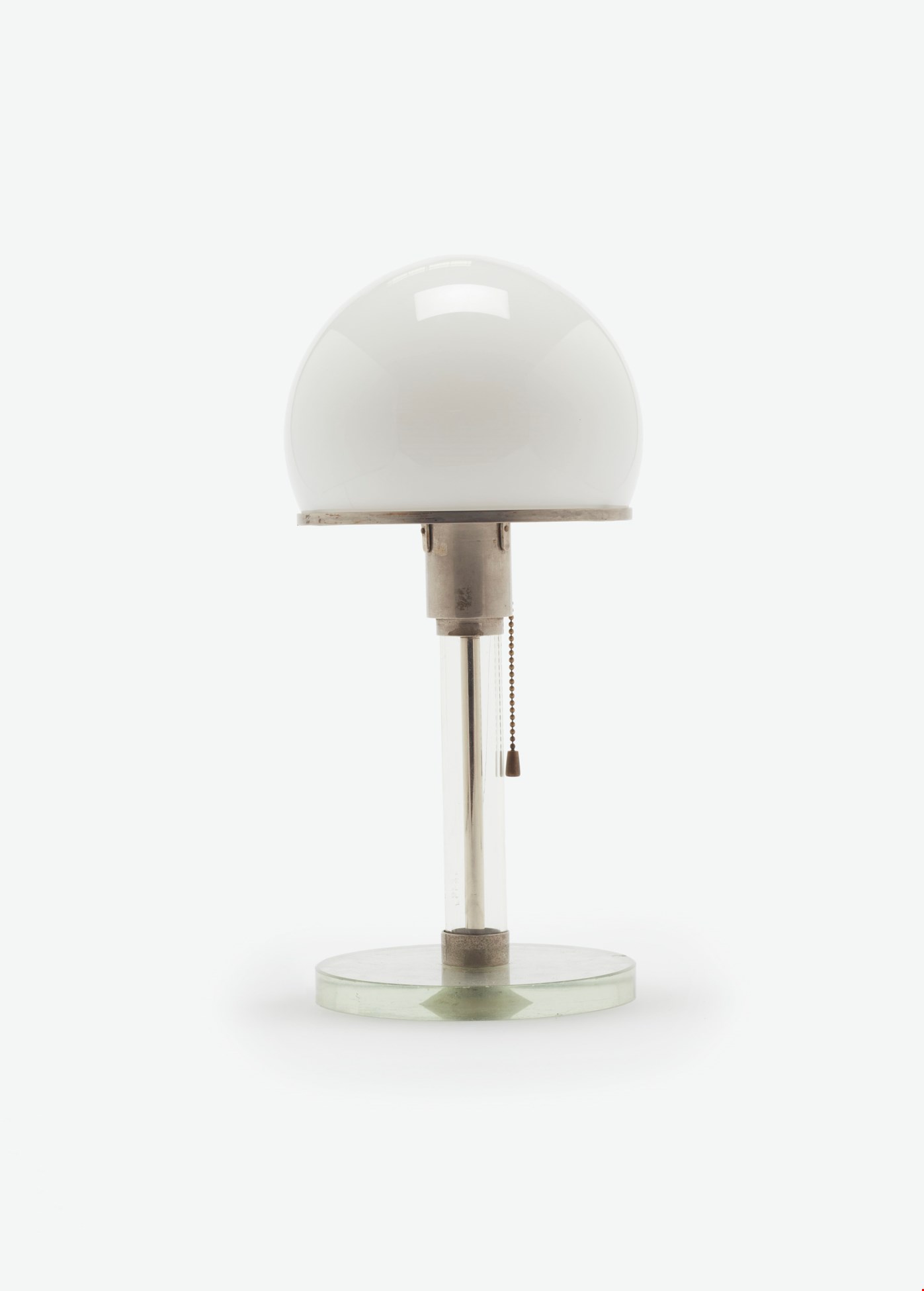 WILHELM WAGENFELD (1900-1990) ET CARL J. JUCKER (1902-1997), Lampe de ...