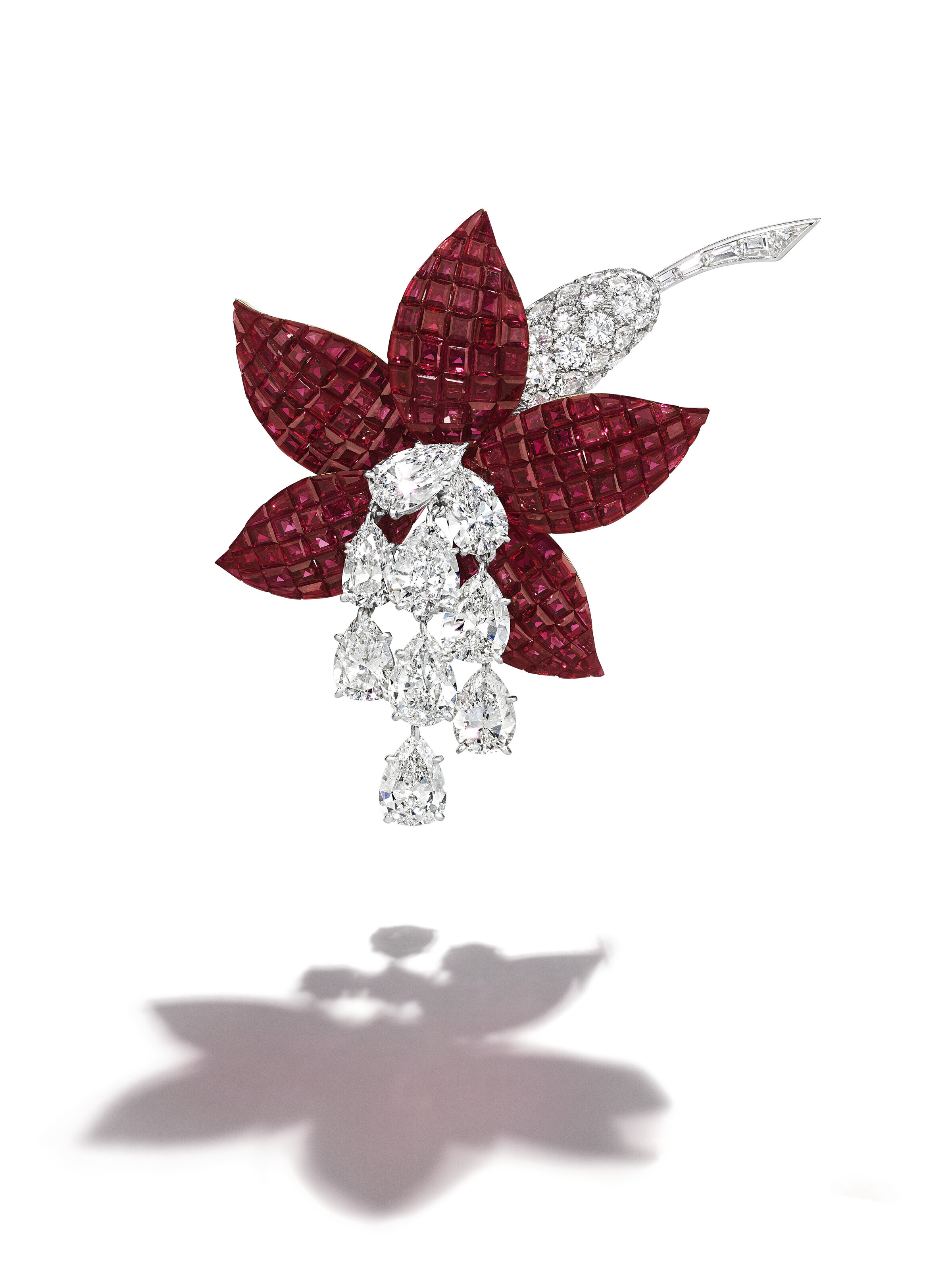 VAN CLEEF & ARPELS RUBY AND DIAMOND 'MYSTERY-SET' BROOCH图片_流行饰界图片素材-花瓣网