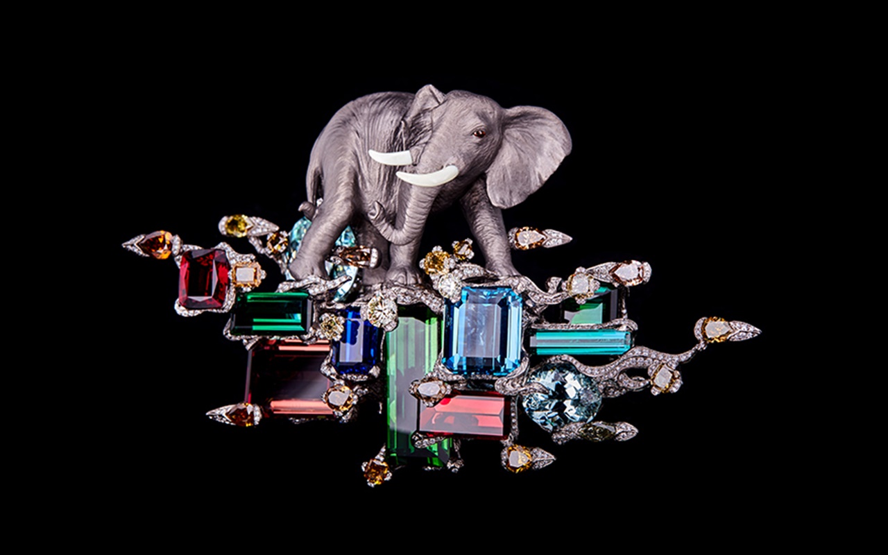 AN IMPERIAL SPINEL BEAD